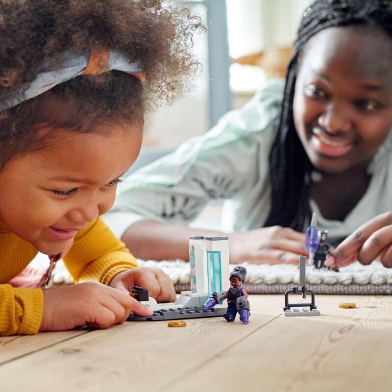 Building Kit Lego Black Panther - Shuri's Laboratory | Posters, gifts ...