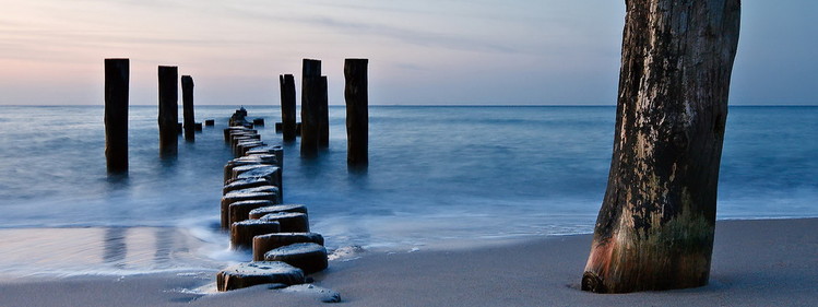 Wall Glass Art - Wooden Path into the Sea | Buy at Europosters.eu